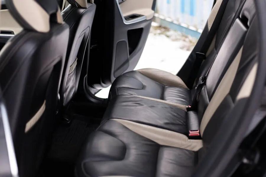 Melns Volvo XC60 2013 Rīga, ar dzinēja tilpumu 2.00 L un nobraukumu 324 tūkst. km par 10250 €, foto 13 vietnē AUTOMOTO.COM.LV