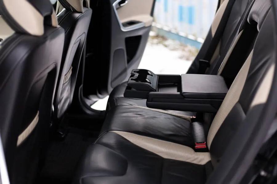 Melns Volvo XC60 2013 Rīga, ar dzinēja tilpumu 2.00 L un nobraukumu 324 tūkst. km par 10250 €, foto 14 vietnē AUTOMOTO.COM.LV