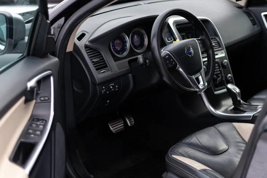 Melns Volvo XC60 2013 Rīga, ar dzinēja tilpumu 2.00 L un nobraukumu 324 tūkst. km par 10250 €, foto 15 vietnē AUTOMOTO.COM.LV