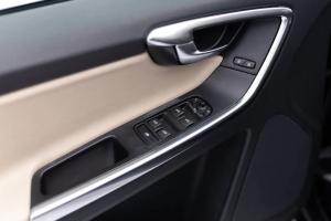 Melns Volvo XC60 2013 Rīga, ar dzinēja tilpumu 2.00 L un nobraukumu 324 tūkst. km par 10250 €, foto 16 vietnē AUTOMOTO.COM.LV