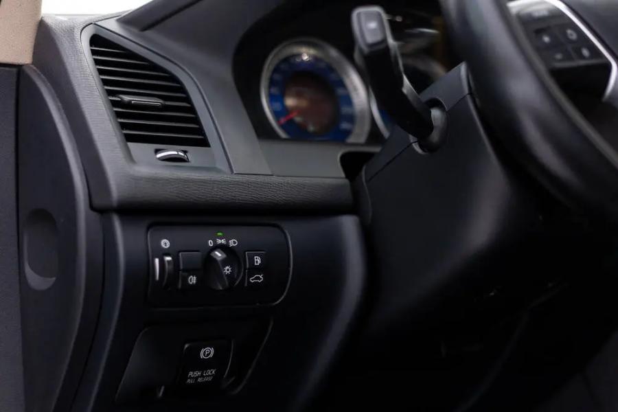 Melns Volvo XC60 2013 Rīga, ar dzinēja tilpumu 2.00 L un nobraukumu 324 tūkst. km par 10250 €, foto 17 vietnē AUTOMOTO.COM.LV