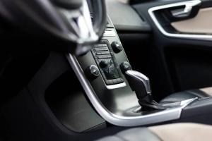 Melns Volvo XC60 2013 Rīga, ar dzinēja tilpumu 2.00 L un nobraukumu 324 tūkst. km par 10250 €, foto 18 vietnē AUTOMOTO.COM.LV