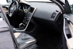 Melns Volvo XC60 2013 Rīga, ar dzinēja tilpumu 2.00 L un nobraukumu 324 tūkst. km par 10250 €, foto 20 vietnē AUTOMOTO.COM.LV
