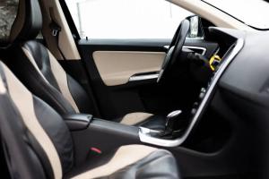 Melns Volvo XC60 2013 Rīga, ar dzinēja tilpumu 2.00 L un nobraukumu 324 tūkst. km par 10250 €, foto 21 vietnē AUTOMOTO.COM.LV