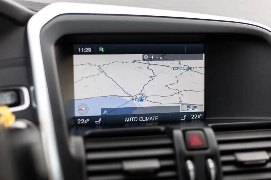 Melns Volvo XC60 2013 Rīga, ar dzinēja tilpumu 2.00 L un nobraukumu 324 tūkst. km par 10250 €, foto 28 vietnē AUTOMOTO.COM.LV