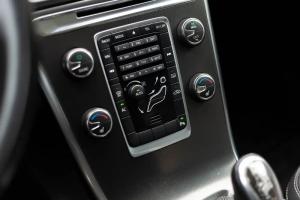 Melns Volvo XC60 2013 Rīga, ar dzinēja tilpumu 2.00 L un nobraukumu 324 tūkst. km par 10250 €, foto 30 vietnē AUTOMOTO.COM.LV