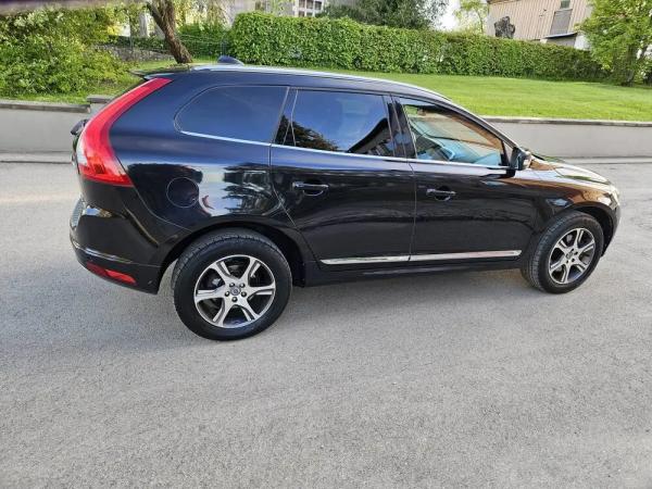 Melns Volvo XC60 2013 Jēkabpils, ar dzinēja tilpumu 2.00 L un nobraukumu 227 tūkst. km par 9650 €, foto 7 vietnē AUTOMOTO.COM.LV
