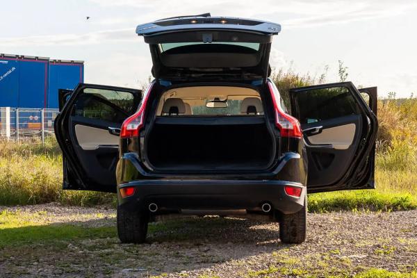 Melns Volvo XC60 2013 Rīga, ar dzinēja tilpumu 2.40 L un nobraukumu 190 tūkst. km par 11995 €, foto 5 vietnē AUTOMOTO.COM.LV