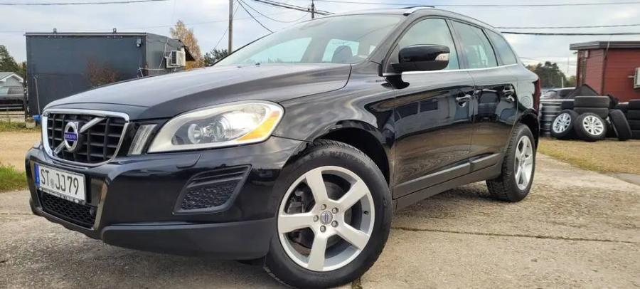 Black Volvo XC60 2013 in Riga, with an engine capacity of 2.40 L and mileage of 235 thousand km for 11990 €, photo 4 on AUTOMOTO.COM.LV