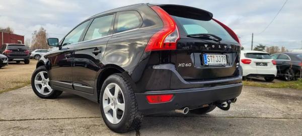 Melns Volvo XC60 2013 Rīga, ar dzinēja tilpumu 2.40 L un nobraukumu 235 tūkst. km par 11990 €, foto 4 vietnē AUTOMOTO.COM.LV