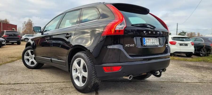 Black Volvo XC60 2013 in Riga, with an engine capacity of 2.40 L and mileage of 235 thousand km for 11990 €, photo 5 on AUTOMOTO.COM.LV