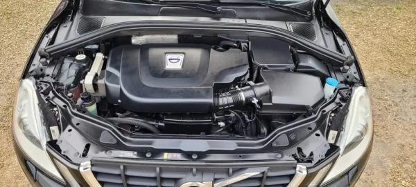 Melns Volvo XC60 2013 Rīga, ar dzinēja tilpumu 2.40 L un nobraukumu 235 tūkst. km par 11990 €, foto 10 vietnē AUTOMOTO.COM.LV