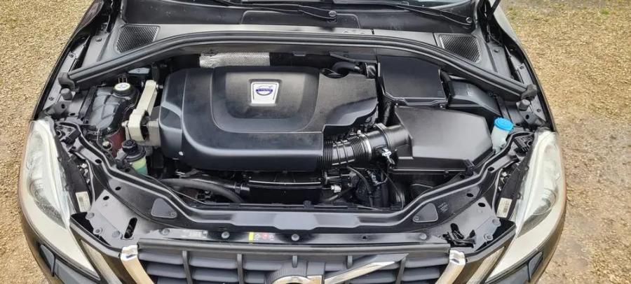 Black Volvo XC60 2013 in Riga, with an engine capacity of 2.40 L and mileage of 235 thousand km for 11990 €, photo 11 on AUTOMOTO.COM.LV