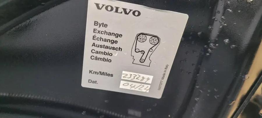 Black Volvo XC60 2013 in Riga, with an engine capacity of 2.40 L and mileage of 235 thousand km for 11990 €, photo 12 on AUTOMOTO.COM.LV