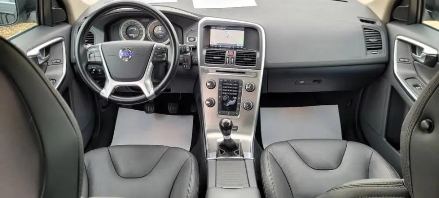 Black Volvo XC60 2013 in Riga, with an engine capacity of 2.40 L and mileage of 235 thousand km for 11990 €, photo 17 on AUTOMOTO.COM.LV