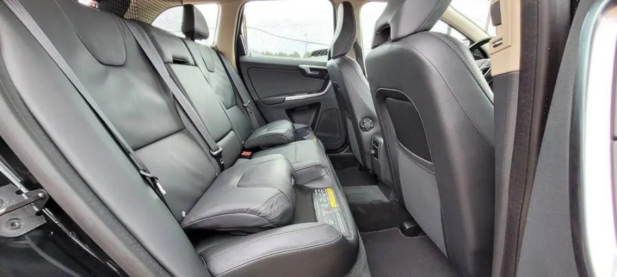Black Volvo XC60 2013 in Riga, with an engine capacity of 2.40 L and mileage of 235 thousand km for 11990 €, photo 21 on AUTOMOTO.COM.LV