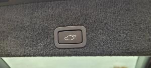 Black Volvo XC60 2013 in Riga, with an engine capacity of 2.40 L and mileage of 235 thousand km for 11990 €, photo 25 on AUTOMOTO.COM.LV