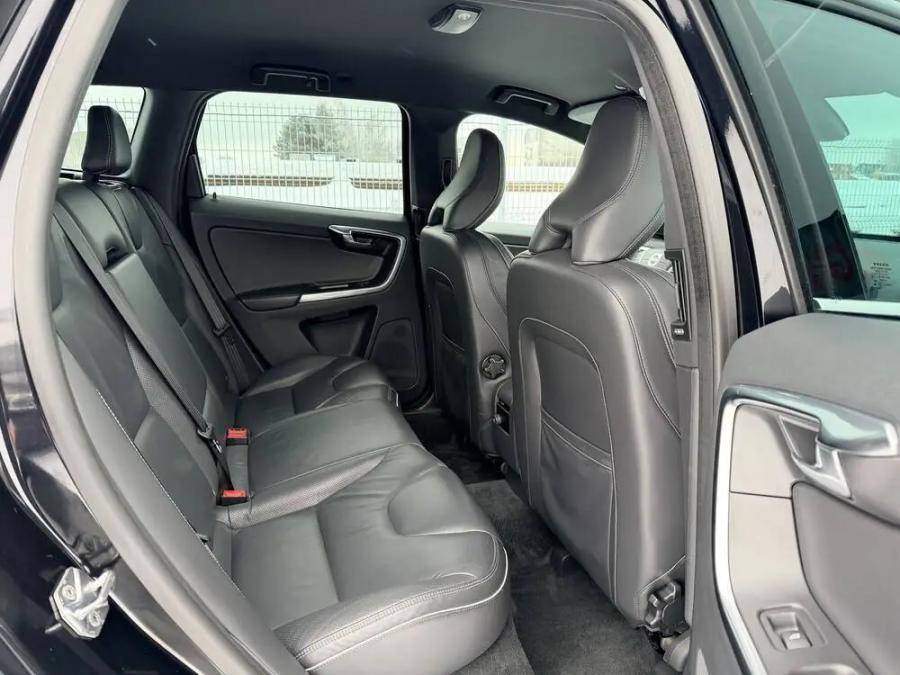 Melns Volvo XC60 2013 Rīga, ar dzinēja tilpumu 2.40 L un nobraukumu 217 tūkst. km par 14495 €, foto 16 vietnē AUTOMOTO.COM.LV