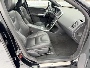 Melns Volvo XC60 2013 Rīga, ar dzinēja tilpumu 2.40 L un nobraukumu 217 tūkst. km par 14495 €, foto 19 vietnē AUTOMOTO.COM.LV