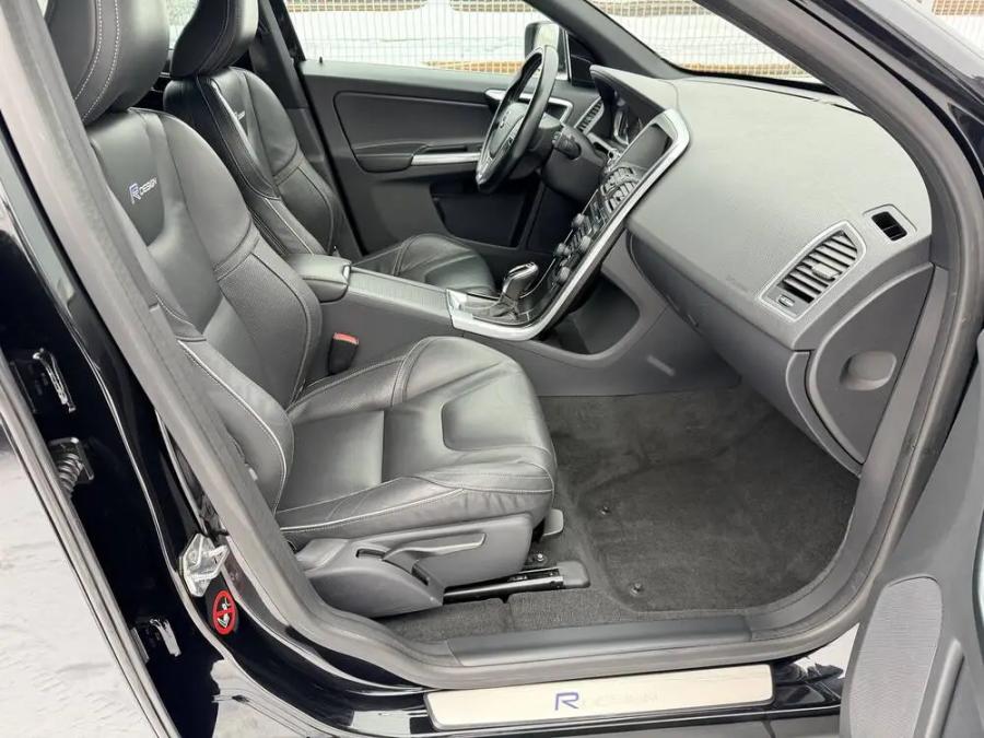 Melns Volvo XC60 2013 Rīga, ar dzinēja tilpumu 2.40 L un nobraukumu 217 tūkst. km par 14495 €, foto 19 vietnē AUTOMOTO.COM.LV