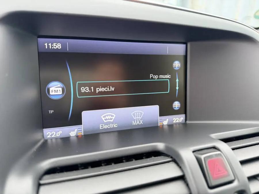 Melns Volvo XC60 2013 Rīga, ar dzinēja tilpumu 2.40 L un nobraukumu 217 tūkst. km par 14495 €, foto 28 vietnē AUTOMOTO.COM.LV
