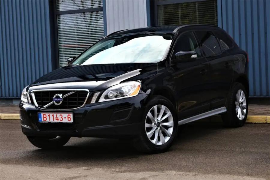 Black Volvo XC60 2013 in Riga, with an engine capacity of 2.00 L and mileage of 259 thousand km for 4500 €, photo 3 on AUTOMOTO.COM.LV