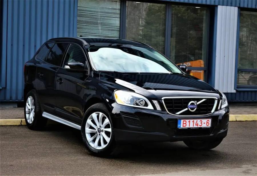 Black Volvo XC60 2013 in Riga, with an engine capacity of 2.00 L and mileage of 259 thousand km for 4500 €, photo 4 on AUTOMOTO.COM.LV