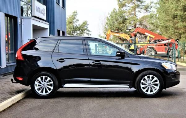 Melns Volvo XC60 2013 Rīga, ar dzinēja tilpumu 2.00 L un nobraukumu 259 tūkst. km par 4500 €, foto 4 vietnē AUTOMOTO.COM.LV