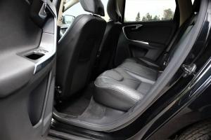 Black Volvo XC60 2013 in Riga, with an engine capacity of 2.00 L and mileage of 259 thousand km for 4500 €, photo 11 on AUTOMOTO.COM.LV