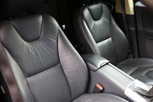 Black Volvo XC60 2013 in Riga, with an engine capacity of 2.00 L and mileage of 259 thousand km for 4500 €, photo 13 on AUTOMOTO.COM.LV