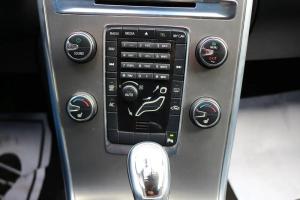 Black Volvo XC60 2013 in Riga, with an engine capacity of 2.00 L and mileage of 259 thousand km for 4500 €, photo 16 on AUTOMOTO.COM.LV