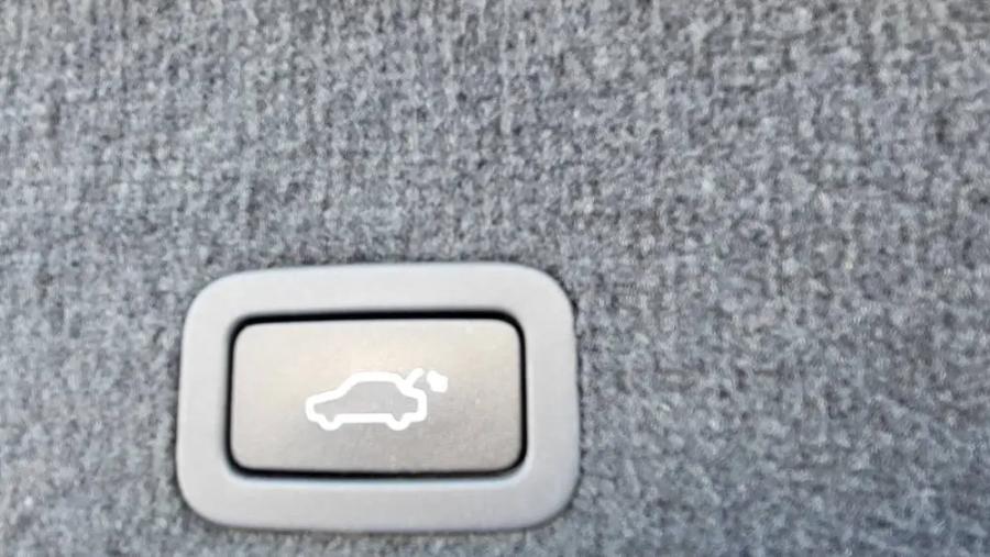 Melns Volvo XC60 2013 Rīga, ar dzinēja tilpumu 2.00 L un nobraukumu 180 tūkst. km par 11900 €, foto 20 vietnē AUTOMOTO.COM.LV