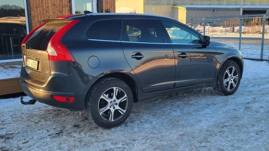 Melns Volvo XC60 2013 Rīga, ar dzinēja tilpumu 2.00 L un nobraukumu 180 tūkst. km par 11900 €, foto 21 vietnē AUTOMOTO.COM.LV