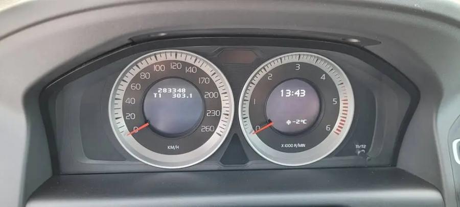 Melns Volvo XC60 2013 Rīga, ar dzinēja tilpumu 2.40 L un nobraukumu 283 tūkst. km par 11700 €, foto 9 vietnē AUTOMOTO.COM.LV