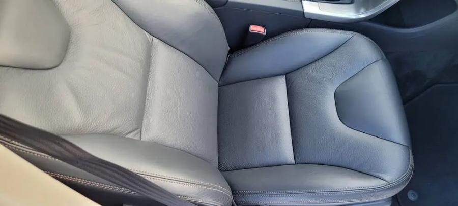 Melns Volvo XC60 2013 Rīga, ar dzinēja tilpumu 2.40 L un nobraukumu 283 tūkst. km par 11700 €, foto 13 vietnē AUTOMOTO.COM.LV