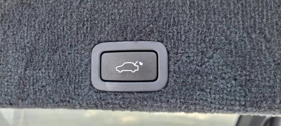 Melns Volvo XC60 2013 Rīga, ar dzinēja tilpumu 2.40 L un nobraukumu 283 tūkst. km par 11700 €, foto 20 vietnē AUTOMOTO.COM.LV