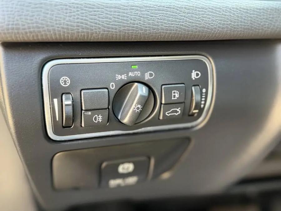 Melns Volvo XC60 2013 Rīga, ar dzinēja tilpumu 2.40 L un nobraukumu 272 tūkst. km par 9500 €, foto 7 vietnē AUTOMOTO.COM.LV