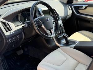 Melns Volvo XC60 2013 Rīga, ar dzinēja tilpumu 2.40 L un nobraukumu 272 tūkst. km par 9500 €, foto 10 vietnē AUTOMOTO.COM.LV
