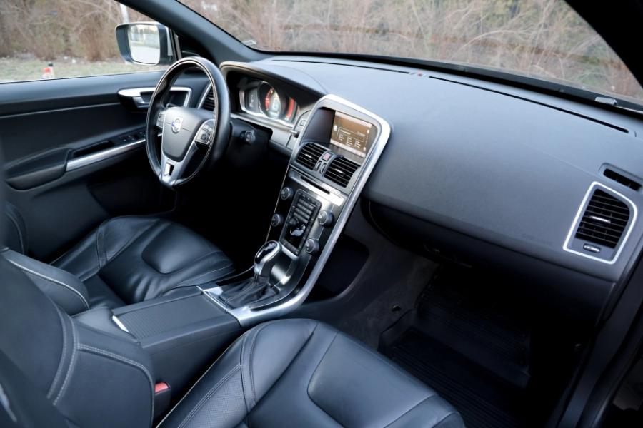 Melns Volvo XC60 2013 Rīga, ar dzinēja tilpumu 2.40 L un nobraukumu 0 tūkst. km par 14750 €, foto 16 vietnē AUTOMOTO.COM.LV