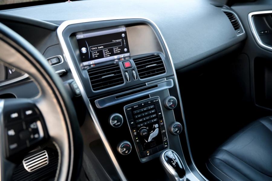 Melns Volvo XC60 2013 Rīga, ar dzinēja tilpumu 2.40 L un nobraukumu 0 tūkst. km par 14750 €, foto 21 vietnē AUTOMOTO.COM.LV