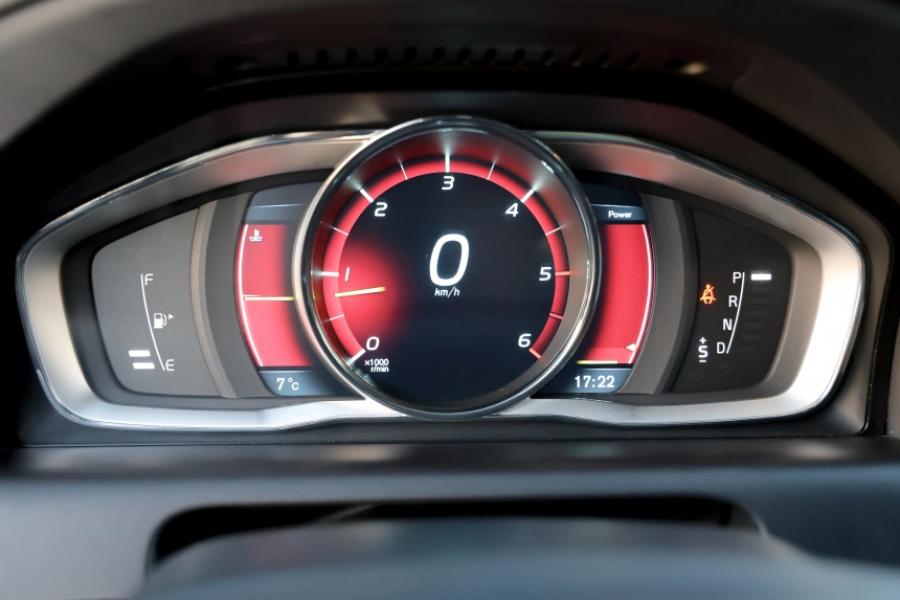 Melns Volvo XC60 2013 Rīga, ar dzinēja tilpumu 2.40 L un nobraukumu 0 tūkst. km par 14750 €, foto 24 vietnē AUTOMOTO.COM.LV