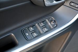 Melns Volvo XC60 2013 Rīga, ar dzinēja tilpumu 2.40 L un nobraukumu 0 tūkst. km par 14750 €, foto 26 vietnē AUTOMOTO.COM.LV