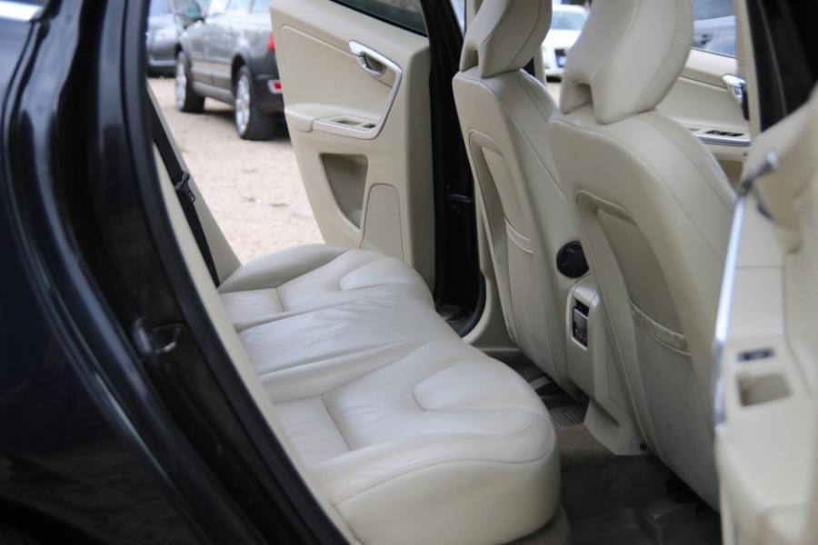Melns Volvo XC60 2013 Rīga, ar dzinēja tilpumu 2.00 L un nobraukumu 252 tūkst. km par 9490 €, foto 8 vietnē AUTOMOTO.COM.LV