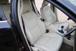 Melns Volvo XC60 2013 Rīga, ar dzinēja tilpumu 2.00 L un nobraukumu 252 tūkst. km par 9490 €, foto 13 vietnē AUTOMOTO.COM.LV