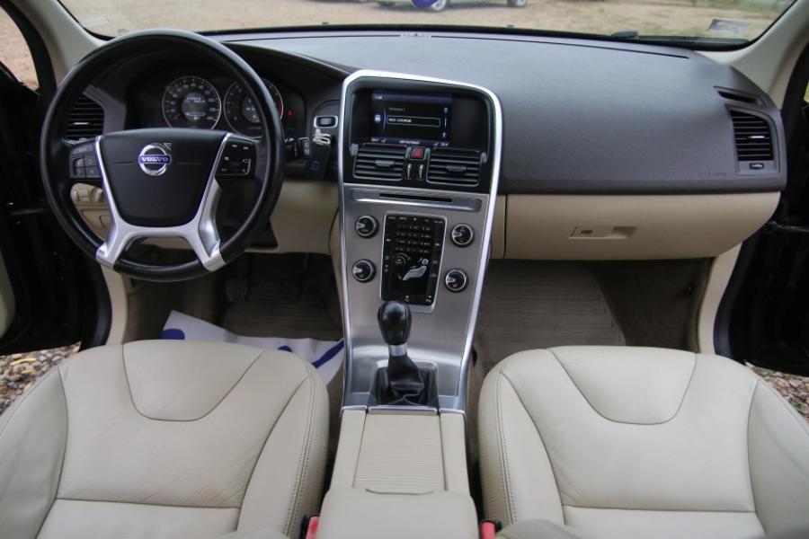 Melns Volvo XC60 2013 Rīga, ar dzinēja tilpumu 2.00 L un nobraukumu 252 tūkst. km par 9490 €, foto 16 vietnē AUTOMOTO.COM.LV