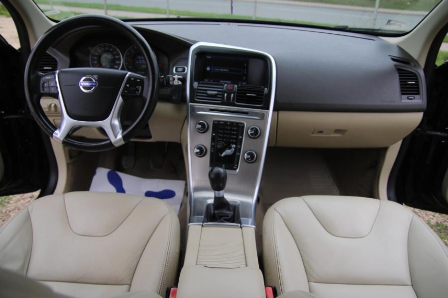 Melns Volvo XC60 2013 Rīga, ar dzinēja tilpumu 2.00 L un nobraukumu 252 tūkst. km par 9490 €, foto 22 vietnē AUTOMOTO.COM.LV