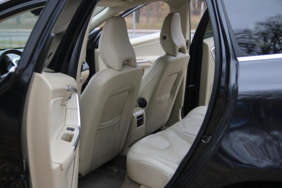Melns Volvo XC60 2013 Rīga, ar dzinēja tilpumu 2.00 L un nobraukumu 252 tūkst. km par 9490 €, foto 23 vietnē AUTOMOTO.COM.LV