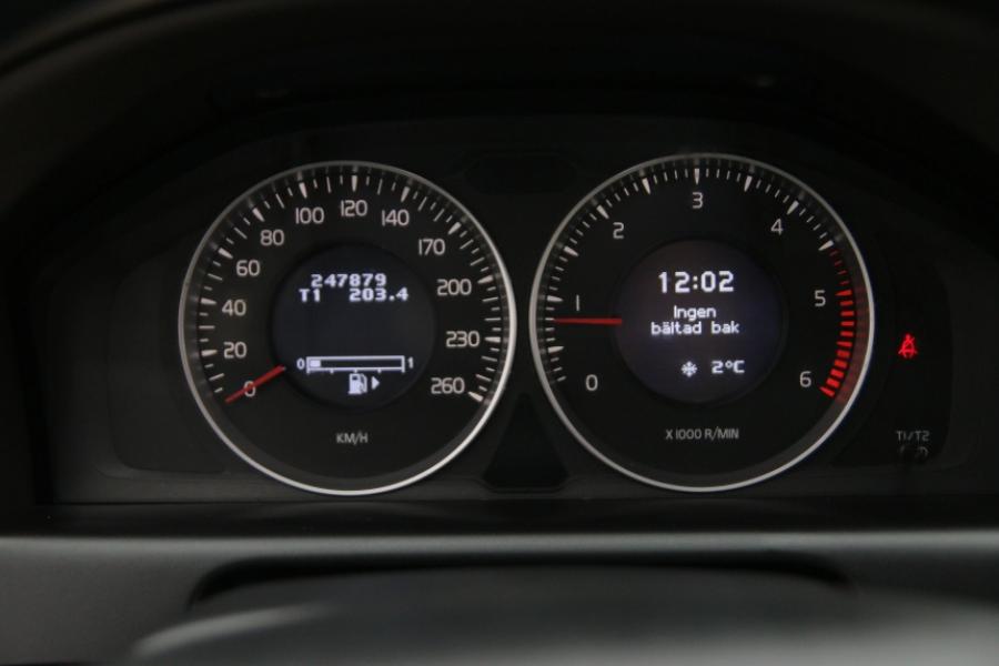 Melns Volvo XC60 2013 Rīga, ar dzinēja tilpumu 2.00 L un nobraukumu 252 tūkst. km par 9490 €, foto 30 vietnē AUTOMOTO.COM.LV
