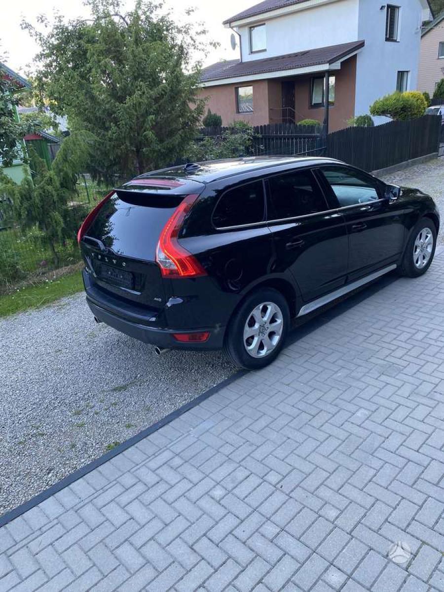Black Volvo XC60 2013 in Klaipeda, with an engine capacity of 3.19 L and mileage of 240 thousand km for 7600 €, photo 3 on AUTOMOTO.COM.LV
