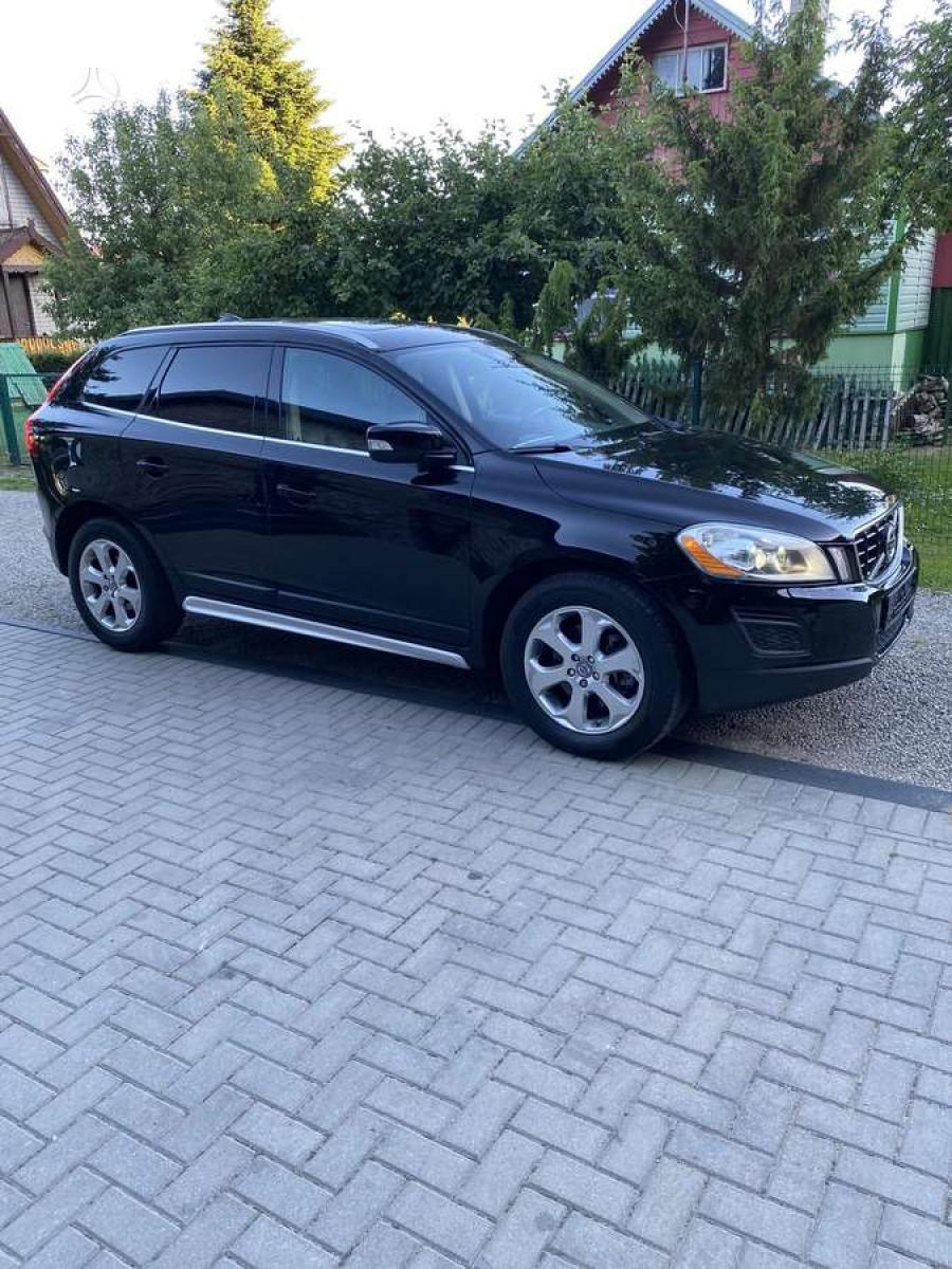 Black Volvo XC60 2013 in Klaipeda, with an engine capacity of 3.19 L and mileage of 240 thousand km for 7600 €, photo 4 on AUTOMOTO.COM.LV